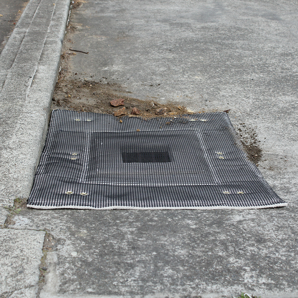 Rubber Floor Bunding, Per Metre (w/ Dynabolts) 40H x 115W mm | Stratex